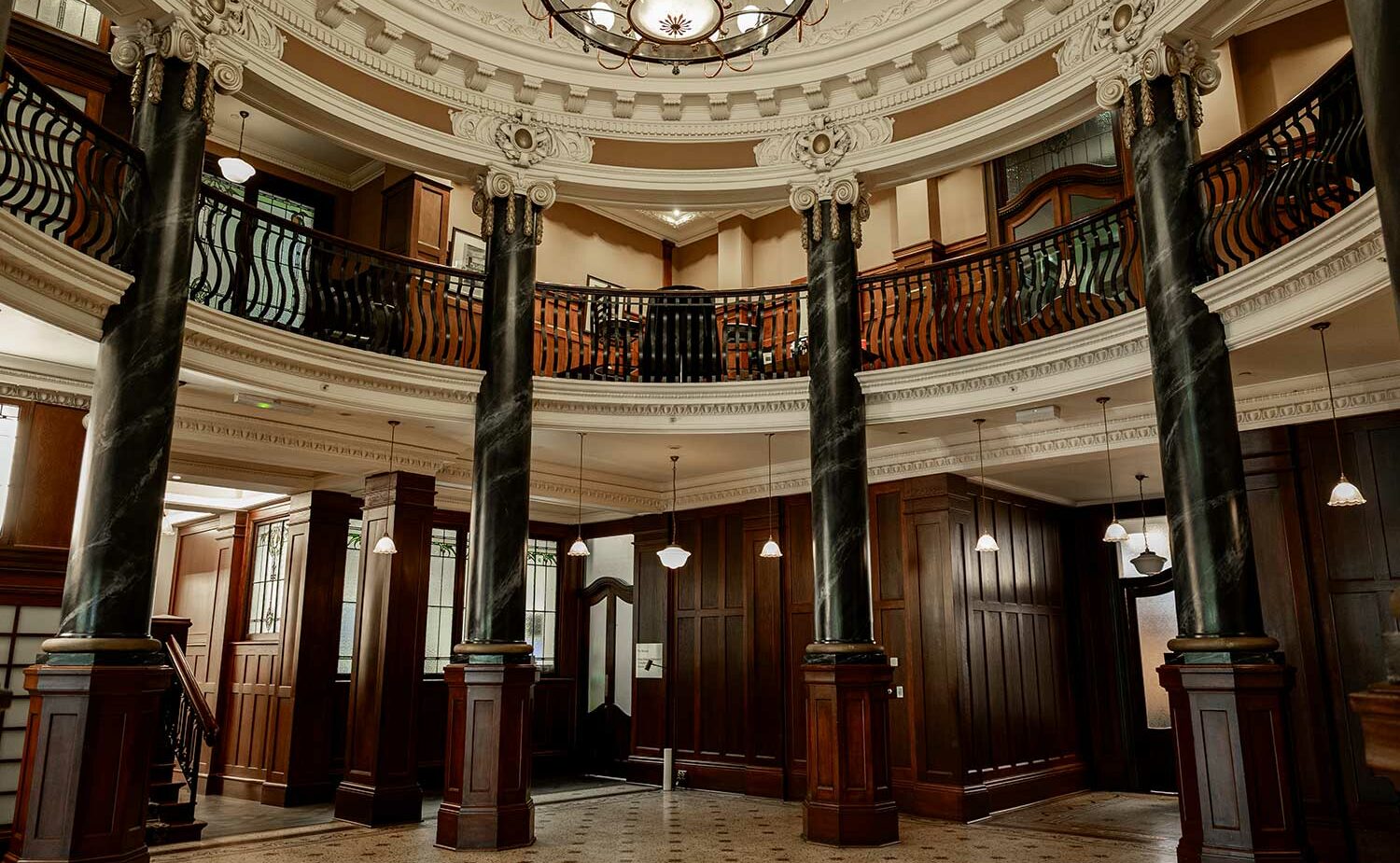 Rendezvous Hotel Melbourne - Historical Hotel Accommodation